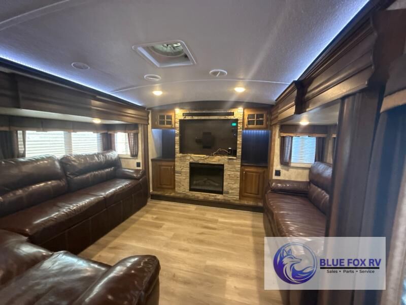 Used 2015 Keystone RV Montana 3710 FL | Travel Trailers, 5th Wheel ...