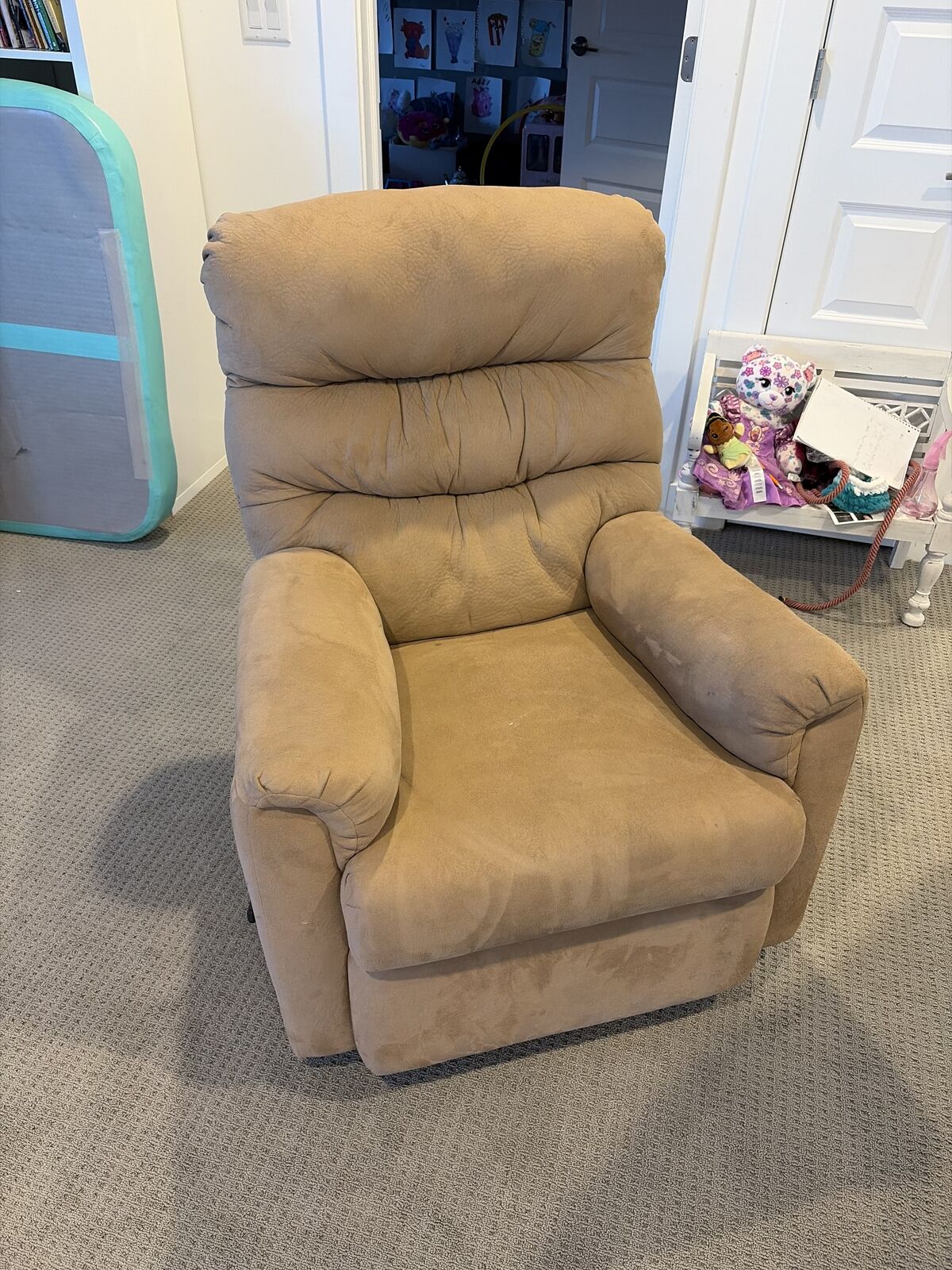 Free recliner | Recliners and Rocking Chairs | KSL Classifieds
