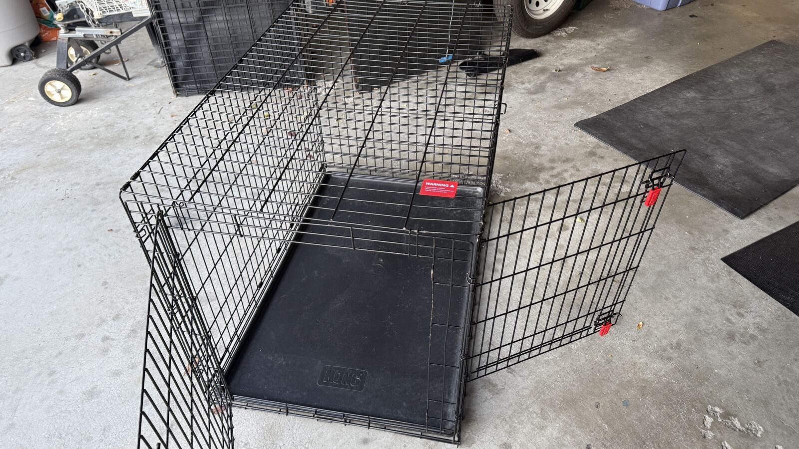 Excellent Dog Crate with tray and 3 inch pad!! | Pet Equipment and ...