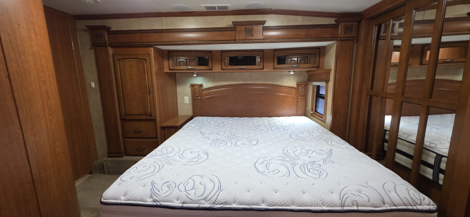 2012 Mobile suites King Master 4 slides, Built for full time use, Dual ...