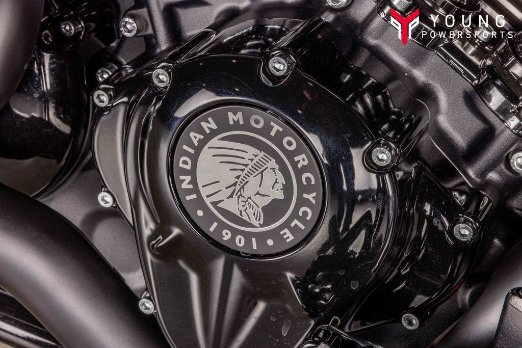 2025 Indian Motorcycle® Sport Chief Ghost White Metallic Smoke ...