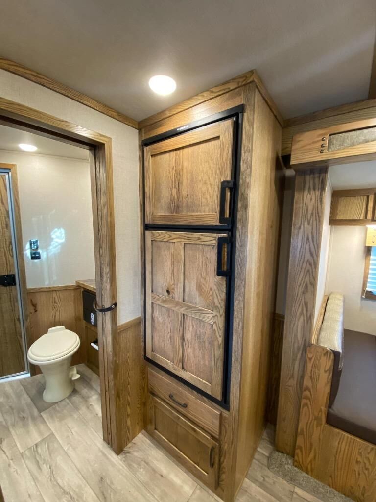 New 2025 Lakota Charger 3 Horse Trailer with 15' Living Quarters ...