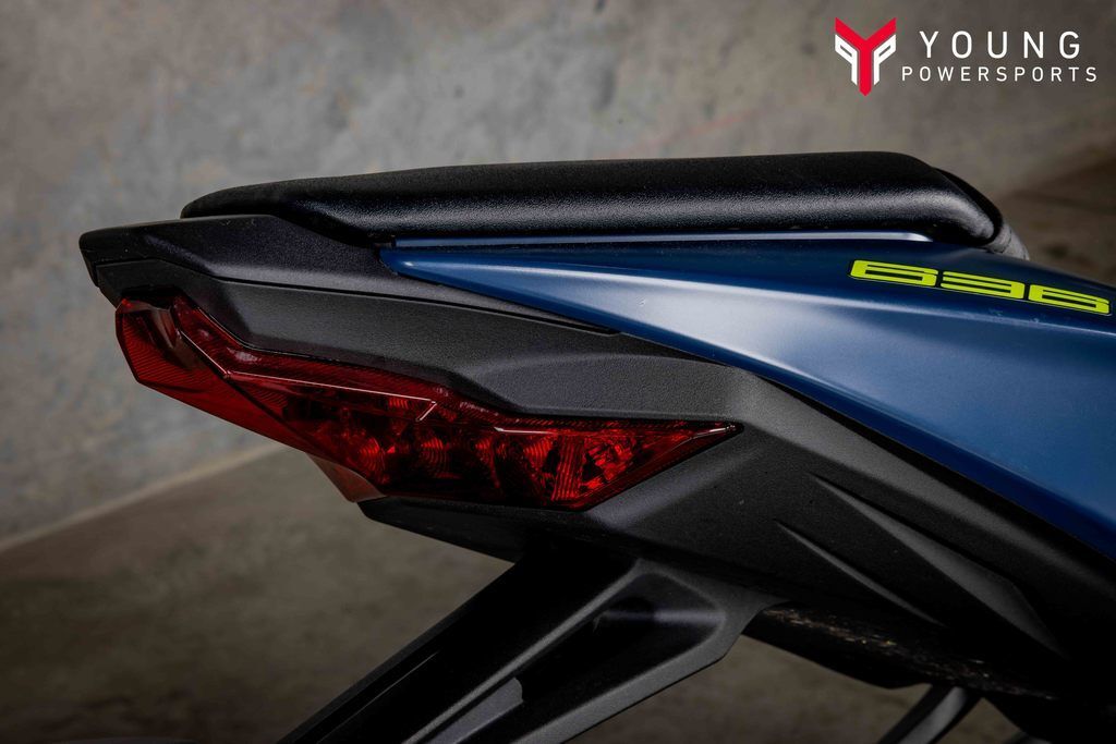 2023 Kawasaki Ninja® ZX™-6R Metallic Matte Graphenesteel Gray/Diablo ...