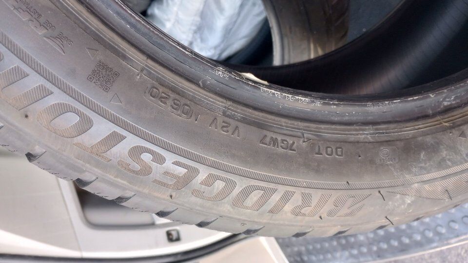 Bridgestone 285/45R21 Blizak LM001 RFT 21 Tires | Wheels and Tires ...