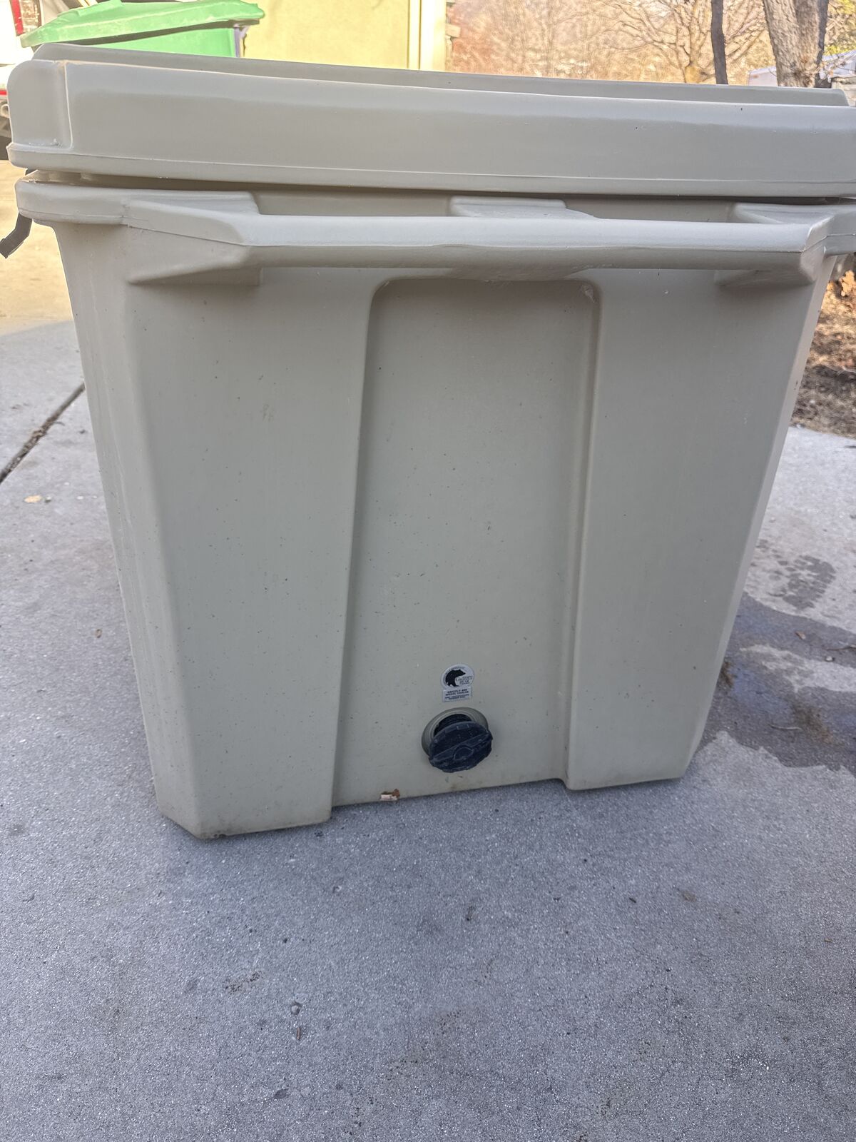 GRIZZLY 400 QT COOLER COLD PLUNGE, HUNTING | Other Fitness Equipment ...