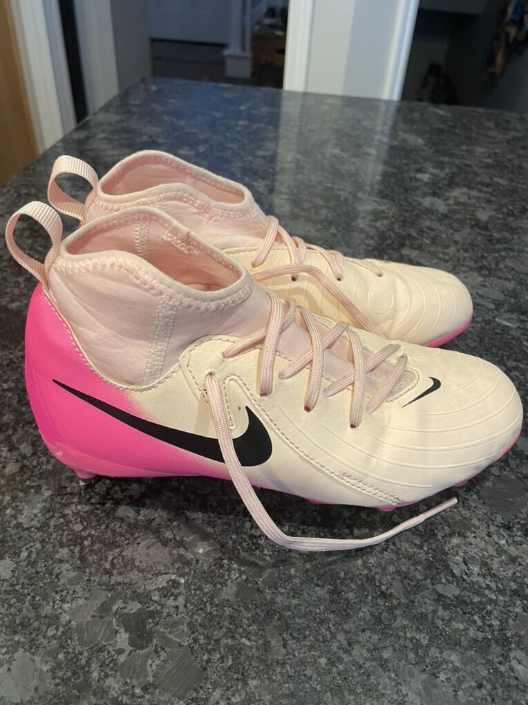 Nike Phantom Luna II Academy Soccer Cleats Size 2Y | Boy's Shoes | KSL ...