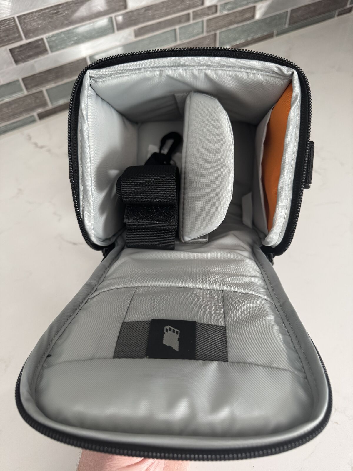 NEW Lowepro - Adventura Go SH 120 II Camera Shoulder Bag | Cameras DSLR ...