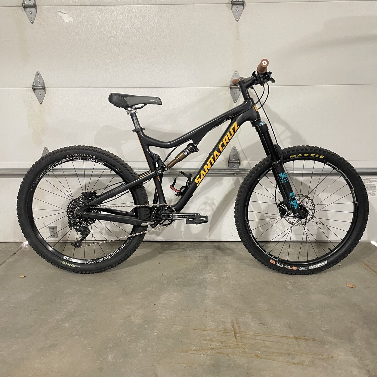 Santa Cruz Carbon Bronson C 27.5" Mountain Bike - Medium | Mountain ...