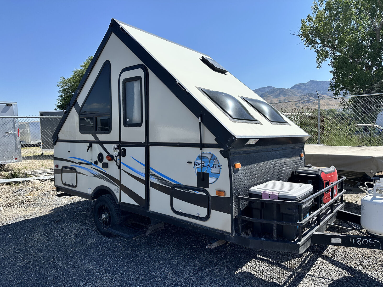 2017 Palomino Real-lite Hard sided pop-up Camp Trailer | Travel ...