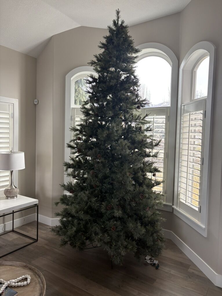 10 Ft Christmas tree - Aspen Layered | Seasonal\Holiday Decorations ...