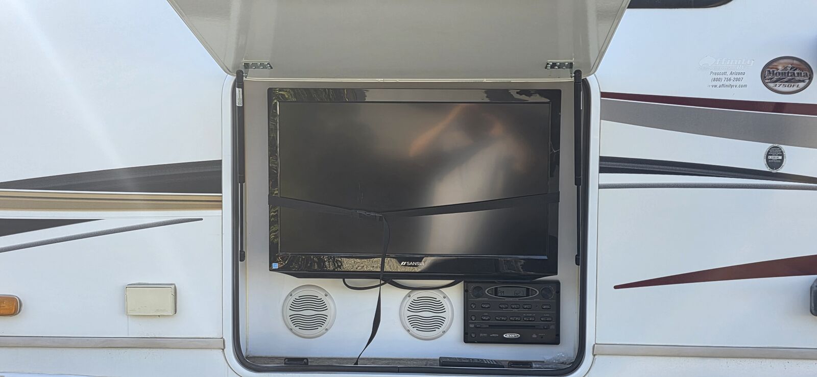 2013 Keystone Montana Hickory – Front Living Room | 5 Slides | Arctic ...