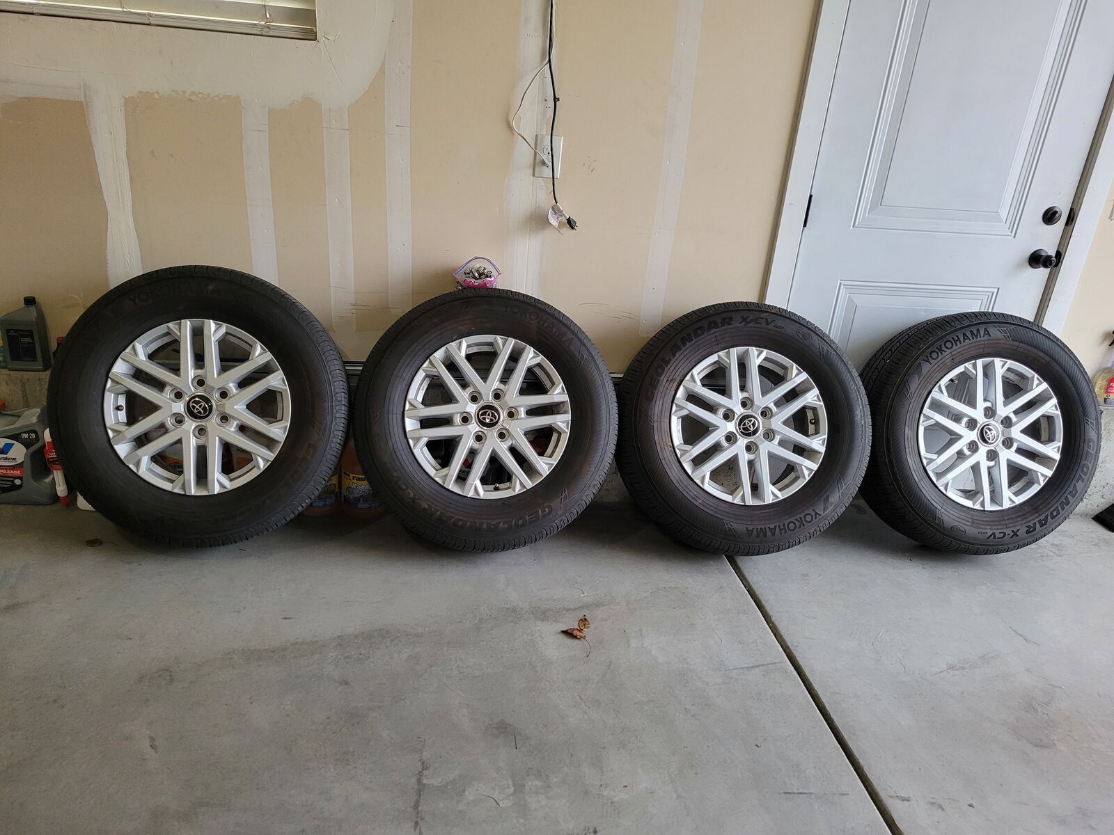 Set of OEM Toyota wheels/tires 265/70R18 like new | Wheels and Tires ...