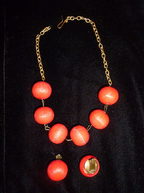 1950's Red Carved Wooden/Plastic Type Bead Choker and Earring | Jewelry ...