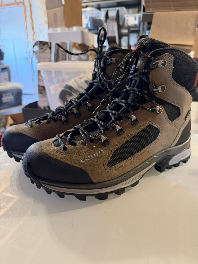 Lowa Corvara GTX Mid Size 11 | Hunting Equipment | KSL Classifieds