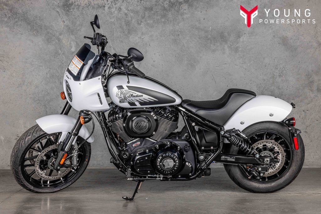 2025 Indian Motorcycle® Sport Chief Ghost White Metallic Smoke ...