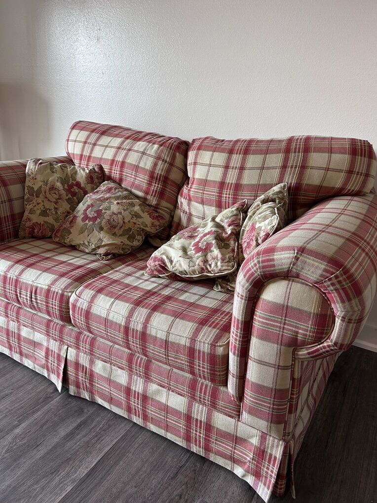 FREE COUCH | FREE (items only, no businesses) | KSL Classifieds