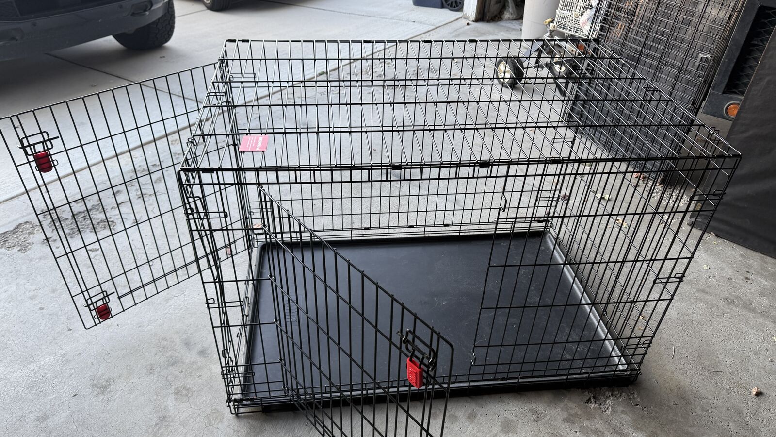 Excellent Dog Crate with tray and 3 inch pad!! | Pet Equipment and ...