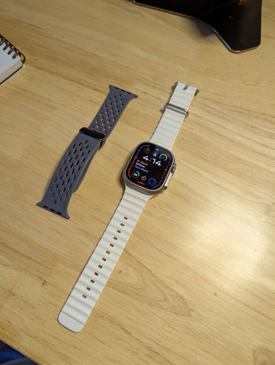 Apple Watch Ultra 1 - 49mm Titanium - Why pay $800 for the new one ...
