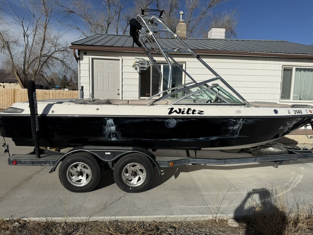 2005 Hydro Swift EOS 22 Surf Boat – Low Hours | Ski and Wakeboard Boats ...