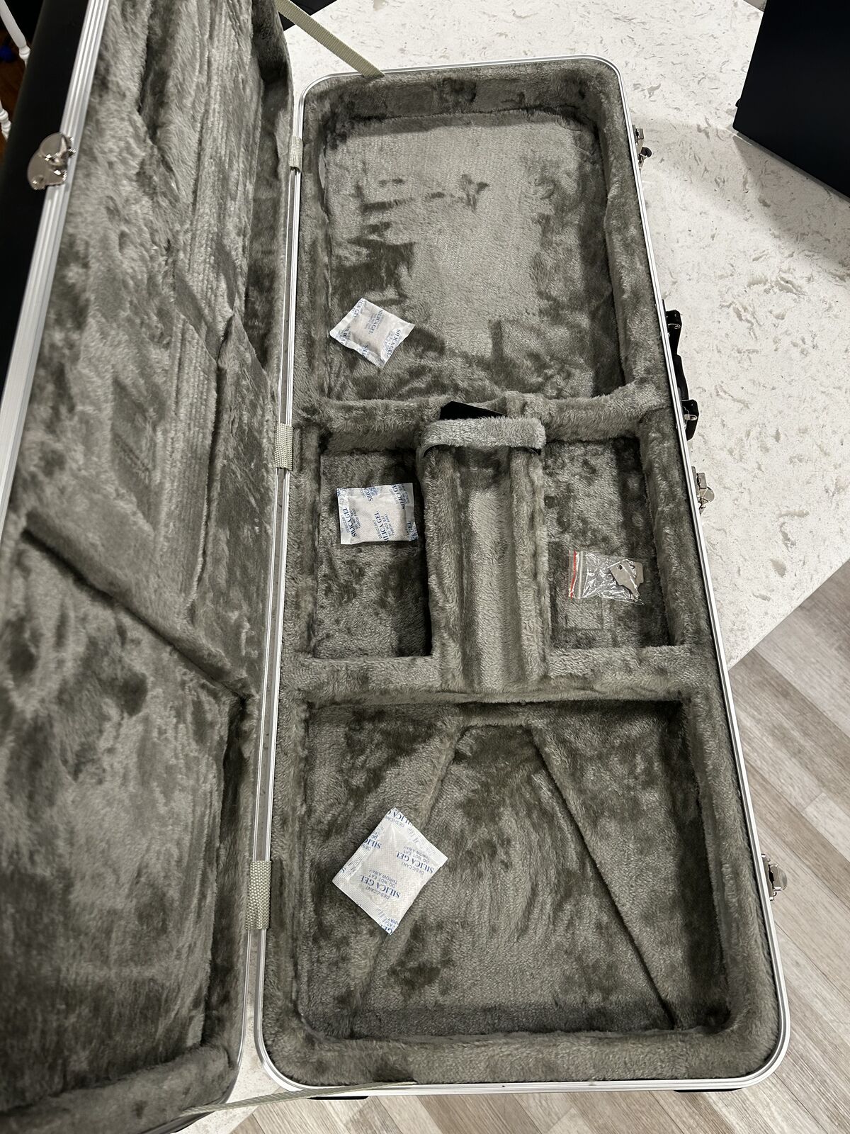 Road Runner RRMEG ABS Molded Electric Guitar Case – Like New | Guitars ...