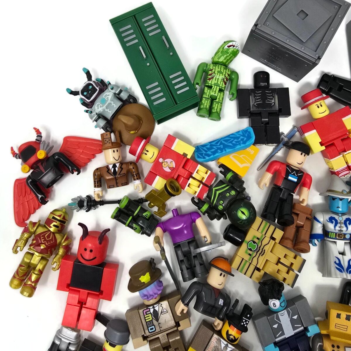 Roblox Figure Lot 35+ Figures & Accessories Crates Weapons Wings ...