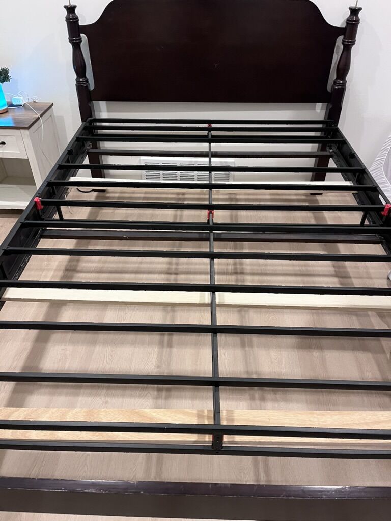 Queen Mahogany four poster canopy bed (Bombay Company) | Beds, Bed ...